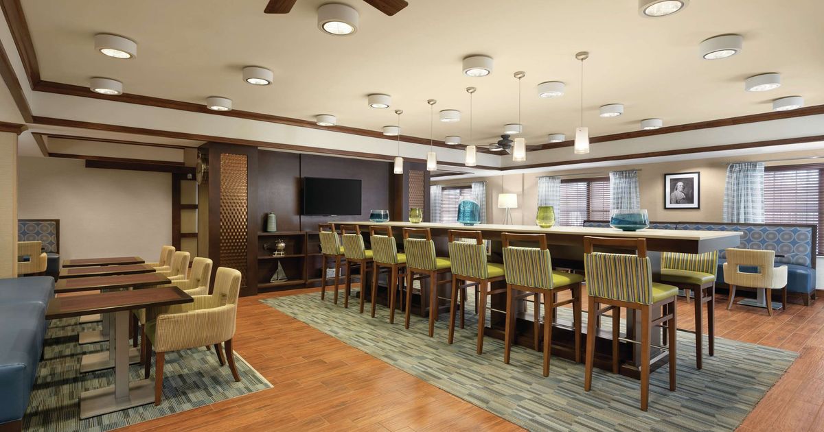 Hampton Inn Franklin/Milford £77. Franklin Hotel Deals & Reviews - KAYAK