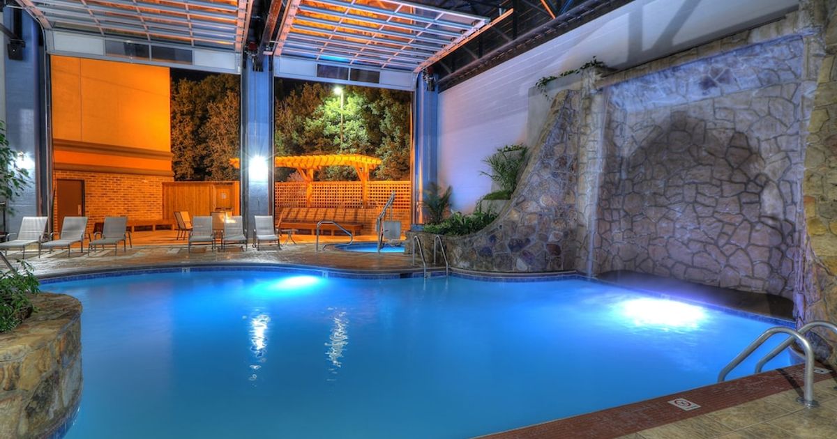 The Ramsey Hotel & Convention Center from ₱4,767. Pigeon Forge Hotel ...