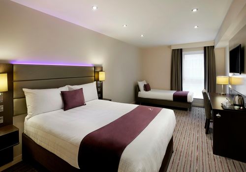 Premier Inn London Edgware £50. Edgware Hotel Deals & Reviews - KAYAK