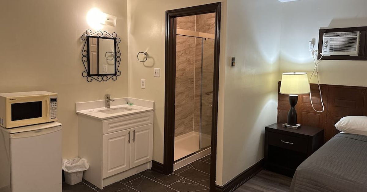 Cedar Springs Motel from $57. Halton Hills Hotel Deals & Reviews - KAYAK