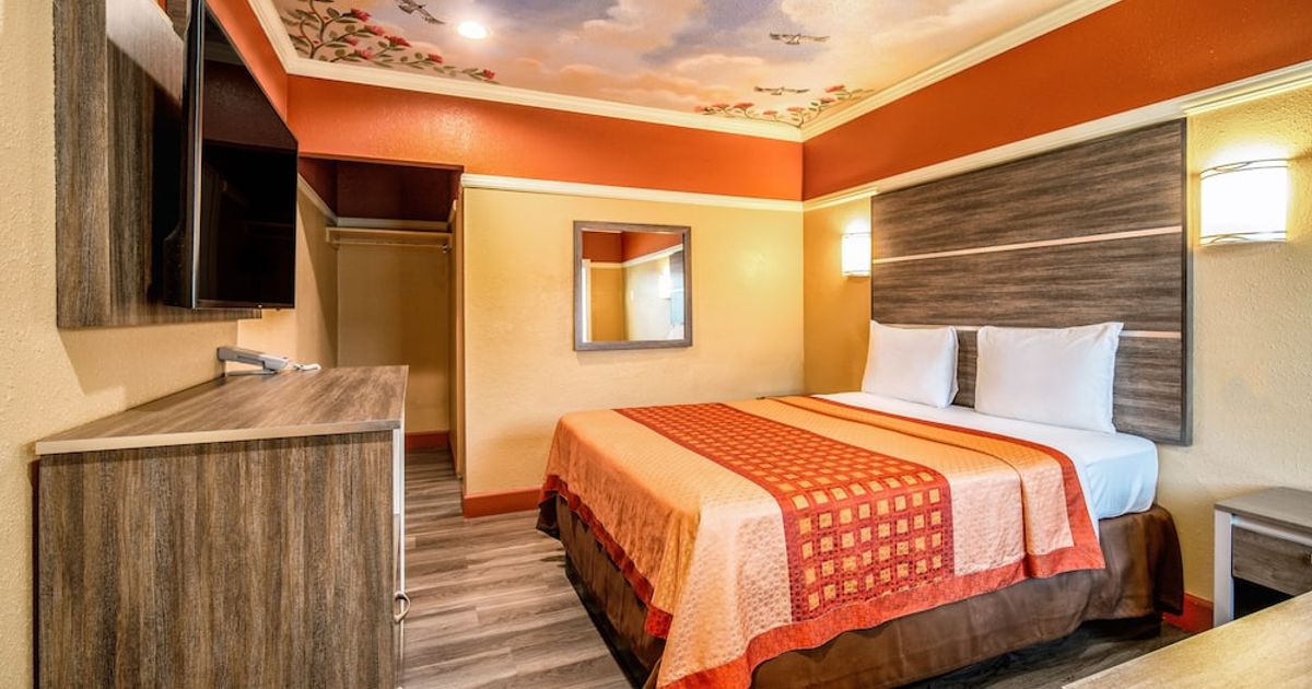 Geneva Motel from $88. Inglewood Hotel Deals & Reviews - KAYAK