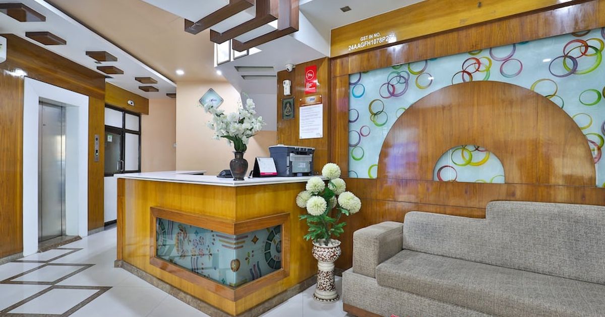 Hotel Merit ab 17 €. Hotels in Surat - KAYAK