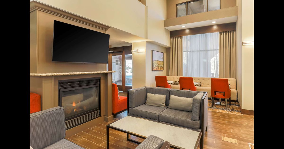 Hampton Inn & Suites Windsor - Sonoma Wine Country in Windsor, the ...