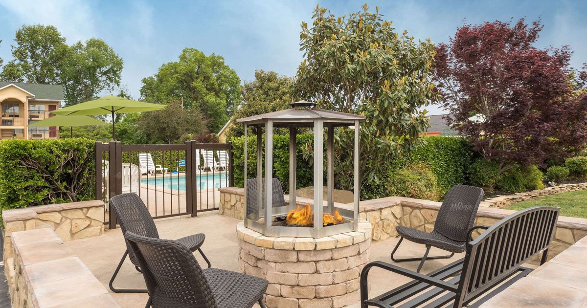 Baymont by Wyndham Sevierville Pigeon Forge from $37. Sevierville Hotel ...