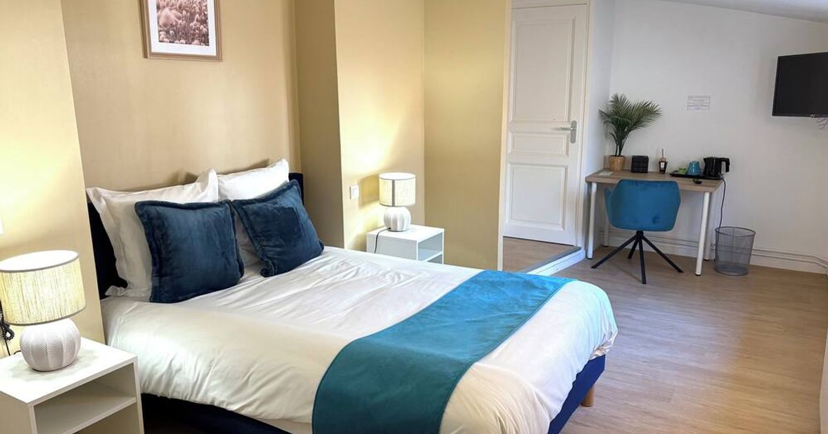 Hôtel Comme chez soi à partir de 61 €. Hôtels à Jas - KAYAK