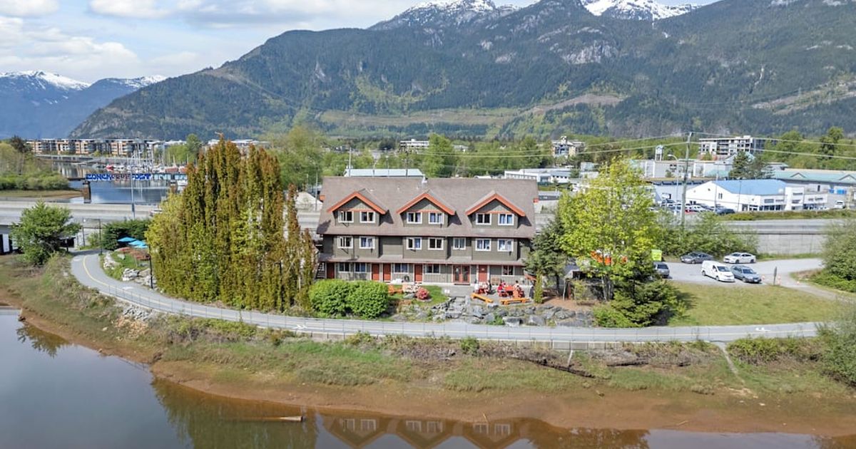 Squamish Adventure Inn from $45. Squamish Hotel Deals & Reviews - KAYAK