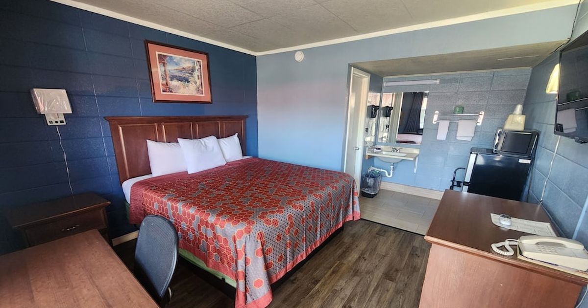 Guest House Motel from $58. Carthage Hotel Deals & Reviews - KAYAK