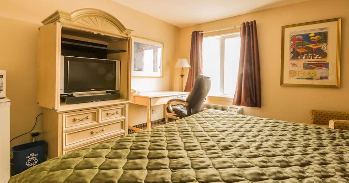 The Village Inn from $96. Elora Hotel Deals & Reviews - KAYAK