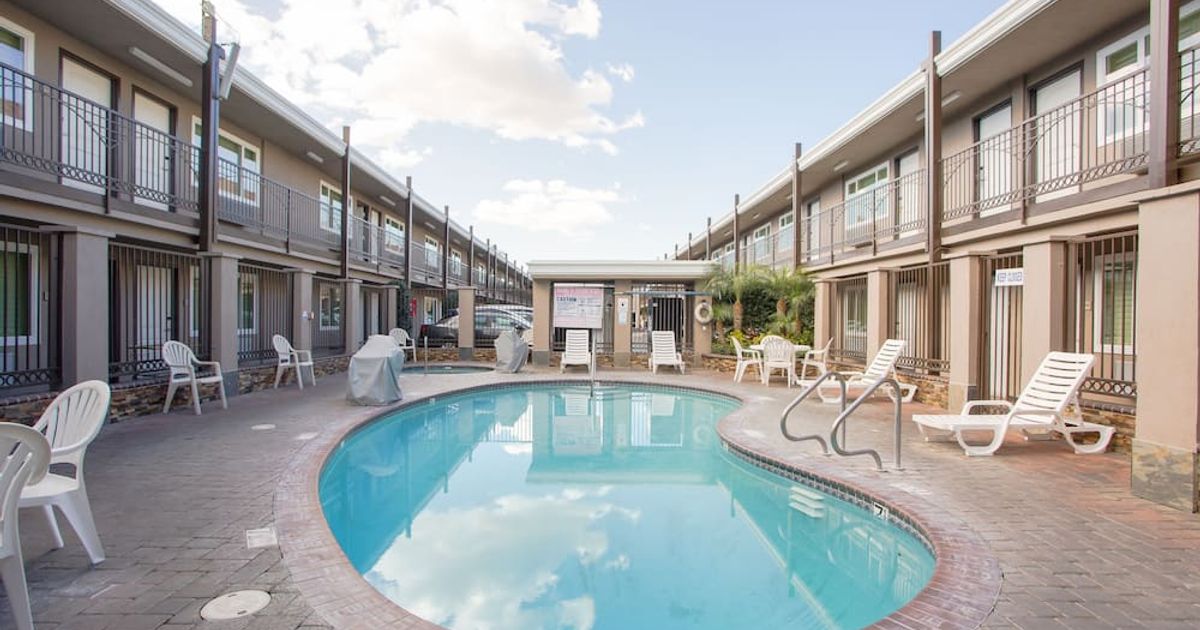 Del Sol Inn Anaheim from $176. Anaheim Hotel Deals & Reviews - KAYAK