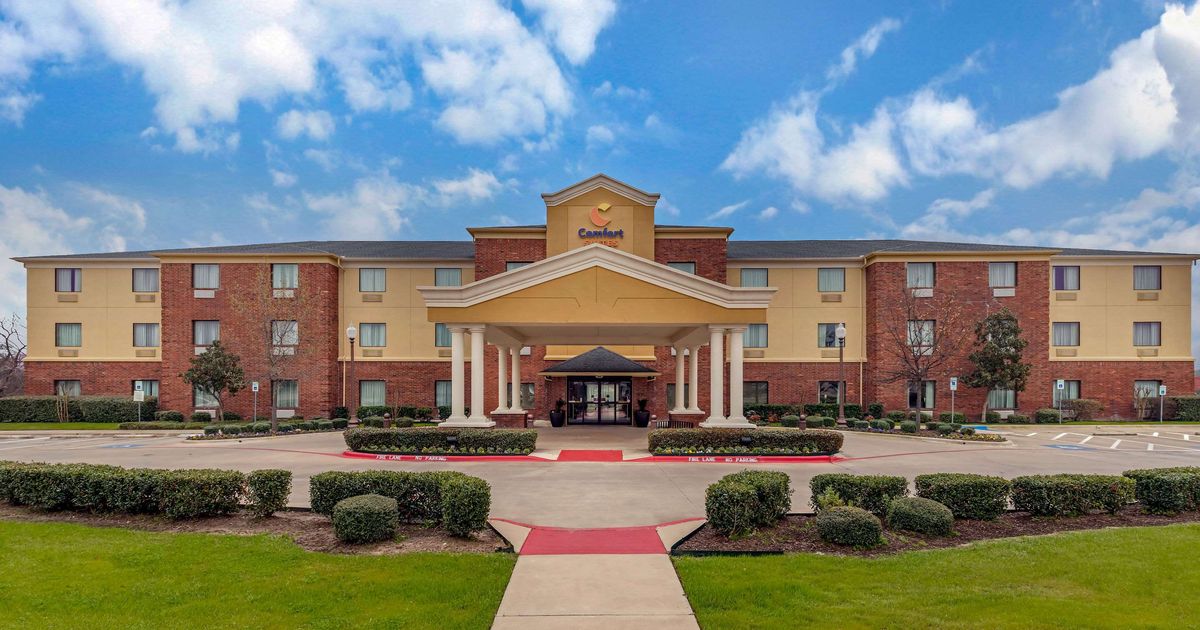 Comfort Suites Ennis £69. Ennis Hotel Deals & Reviews - KAYAK