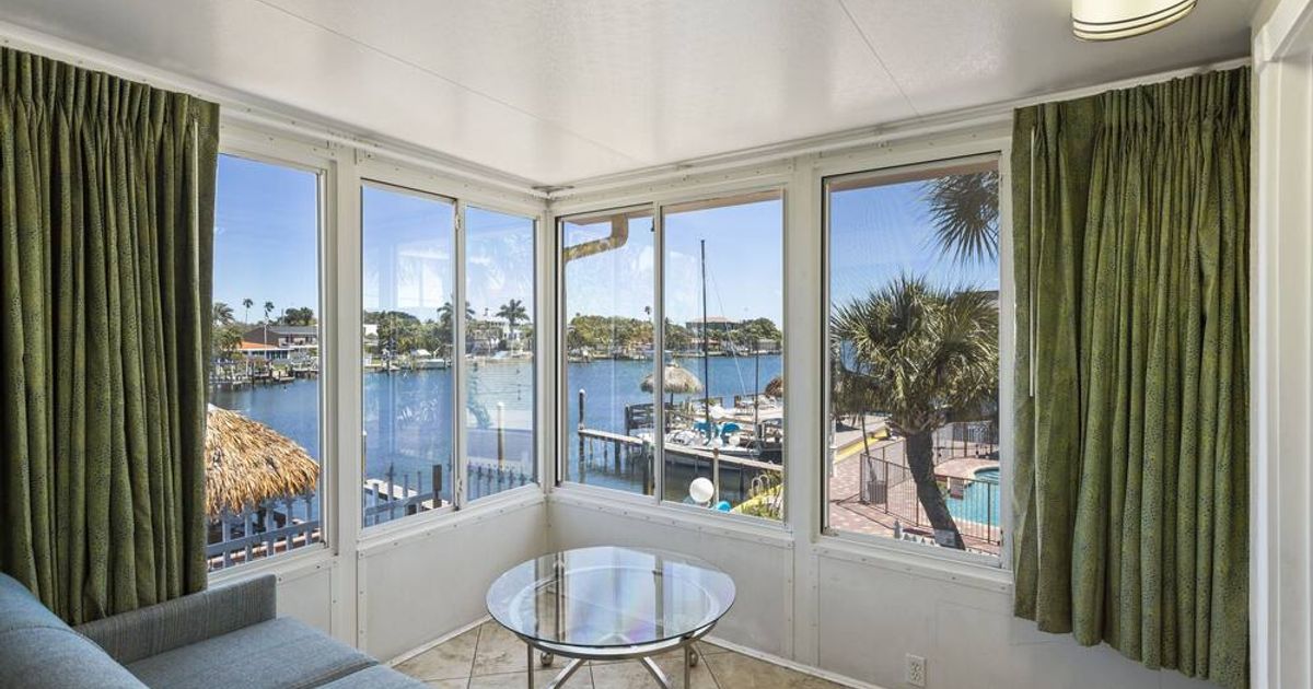 Bayview Plaza Waterfront Resort from $123. Saint Pete Beach Hotel Deals ...