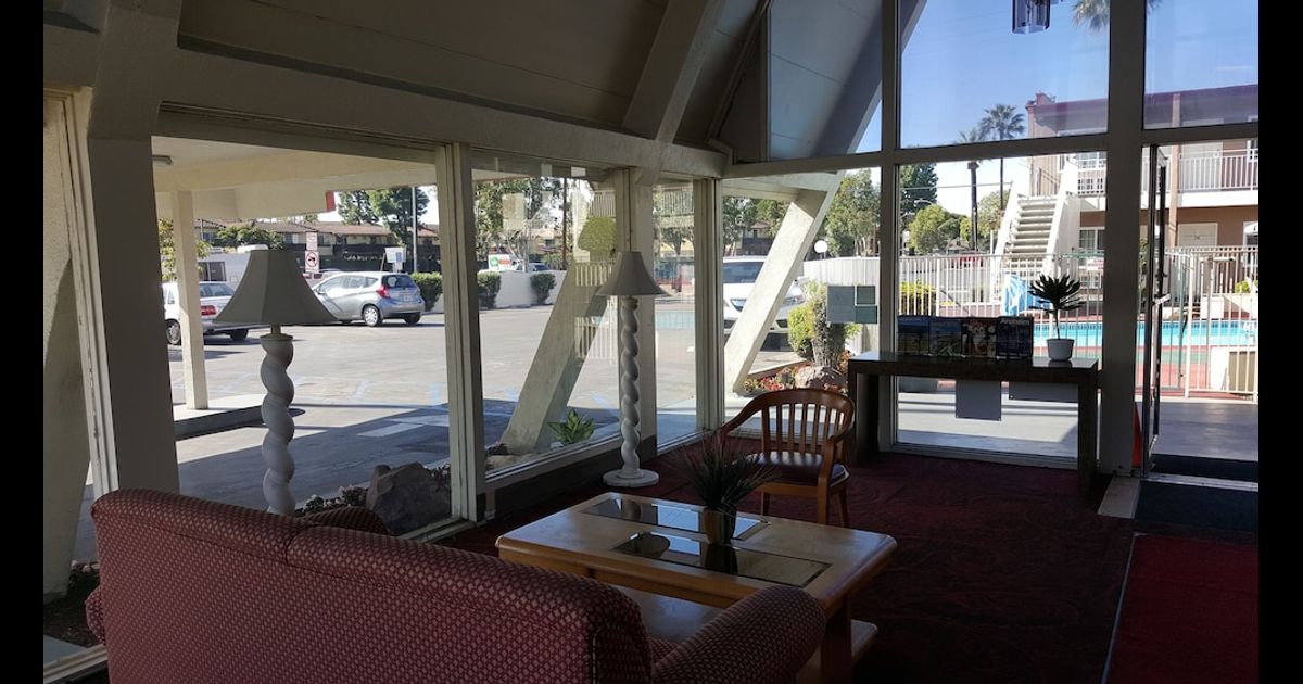 Willow Tree Lodge in Fullerton, the United States from $94: Deals ...