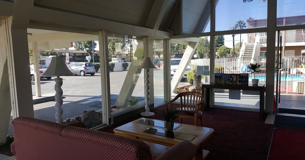 Willow Tree Lodge £71. Fullerton Hotel Deals & Reviews - KAYAK