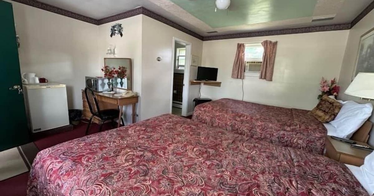 Holiday Motel from $67. Orillia Hotel Deals & Reviews - KAYAK