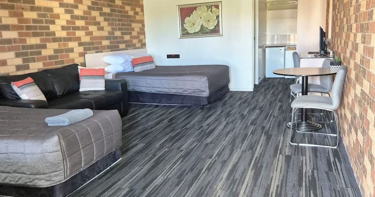 Highway Inn Motel $142. Hay Hotel Deals & Reviews - KAYAK