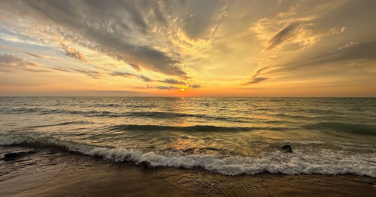 Illinois Beach Hotel from $81. Zion Hotel Deals & Reviews - KAYAK