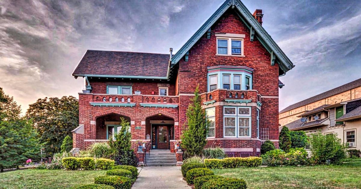 Brumder Mansion B&B from . Milwaukee Hotel Deals & Reviews - KAYAK