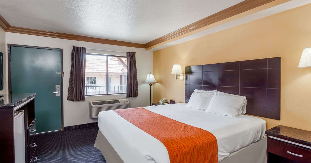 Howard Johnson by Wyndham Norco £53. Norco Hotel Deals & Reviews - KAYAK