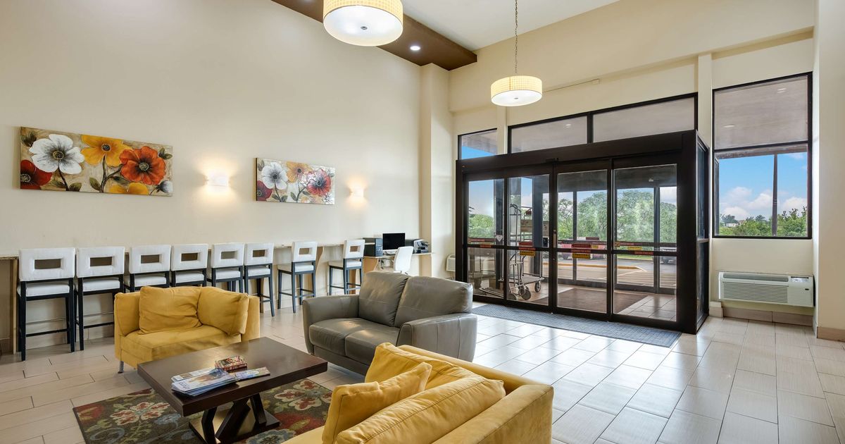 Best Western Waukesha Grand £54. Pewaukee Hotel Deals & Reviews - KAYAK
