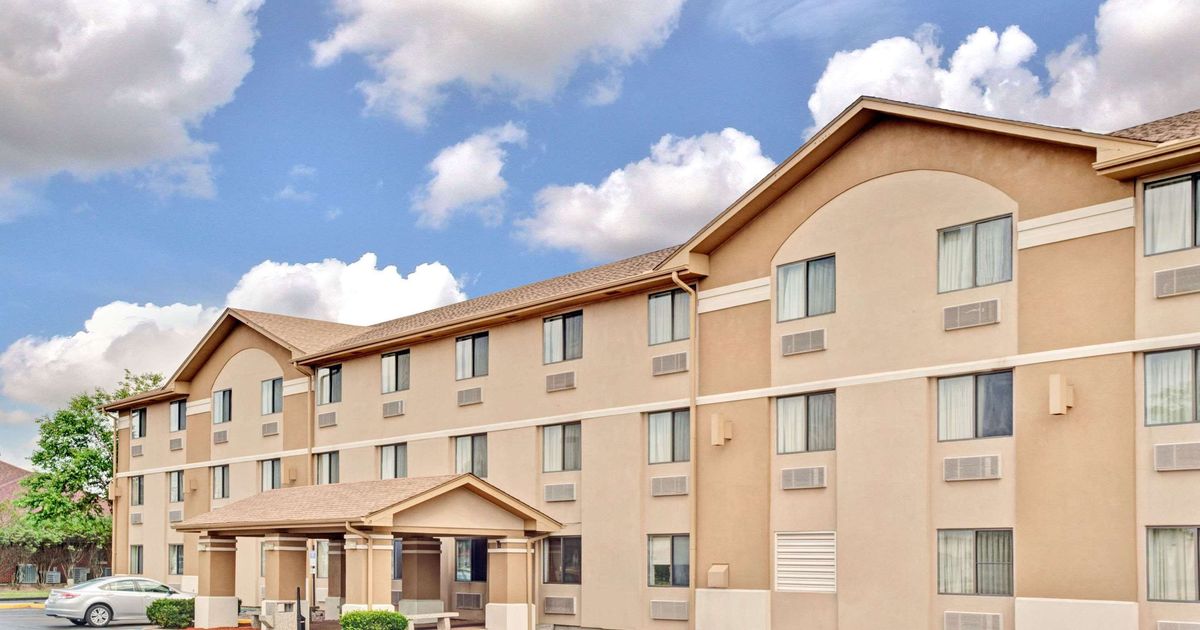 Super 8 by Wyndham Mokena/Frankfort /I-80 from $56. Mokena Hotel Deals ...