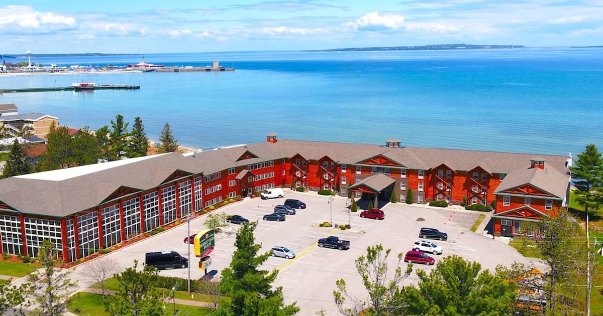 Bridge Vista Beach Hotel And Convention Center From 98 Mackinaw City