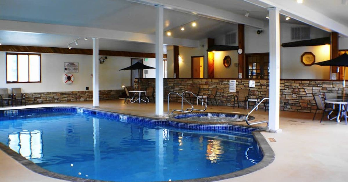 Landmark Motor Inn £54. Fort Edward Hotel Deals & Reviews - KAYAK