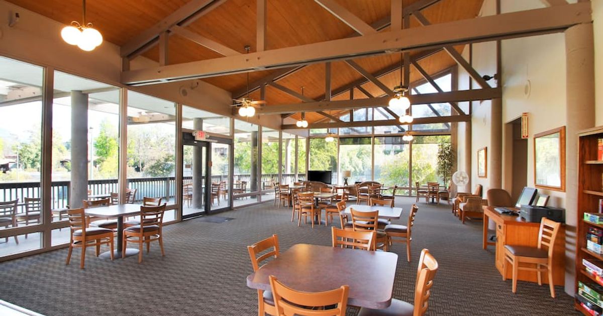 Riviera Oaks Resort £56. Fernbrook Hotel Deals & Reviews - KAYAK