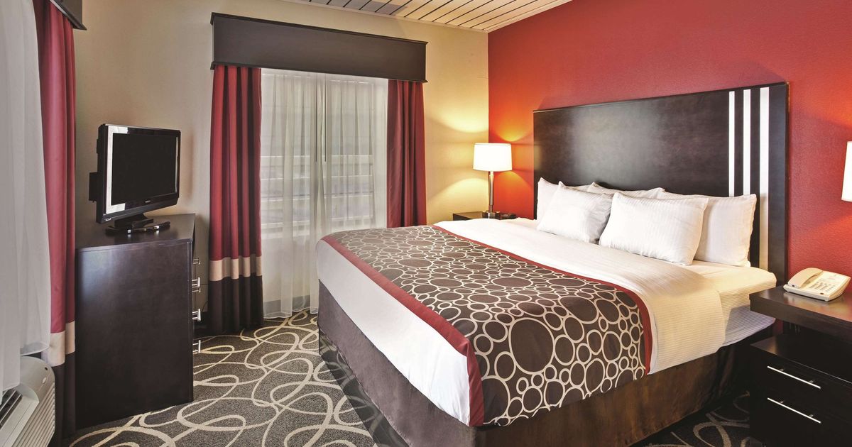 La Quinta Inn & Suites by Wyndham Elkview - Charleston NE from $72 ...
