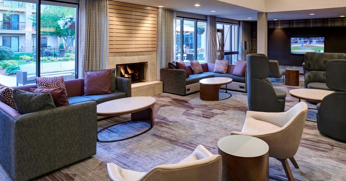 Courtyard by Marriott Des Moines West/Clive £72. Clive Hotel Deals ...