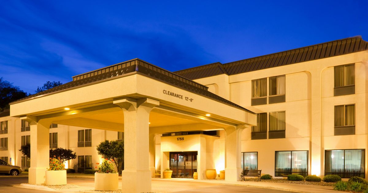 Hampton Inn Rochester $141. Rochester Hotel Deals & Reviews - KAYAK