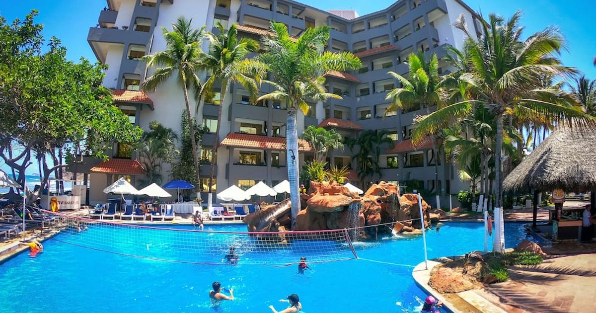Luna Palace, Mazatlán | HotelsCombined