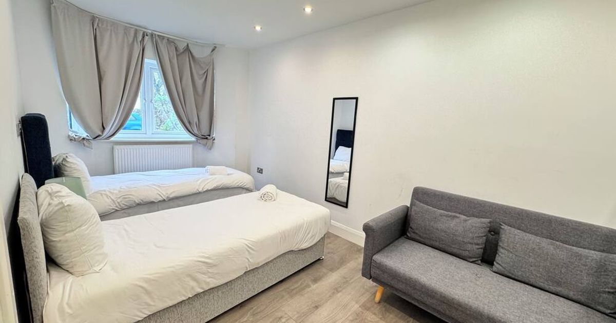 The Hatton Rooms £34. Feltham Hotel Deals & Reviews - KAYAK