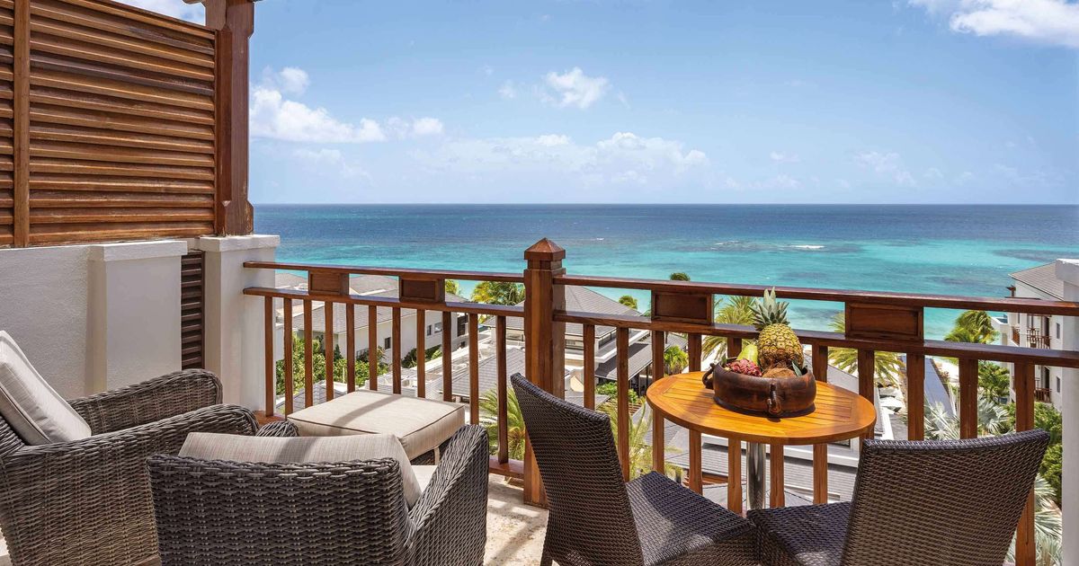 Zemi Beach House, LXR Hotels & Resorts from $625. Shoal Bay Hotel Deals ...