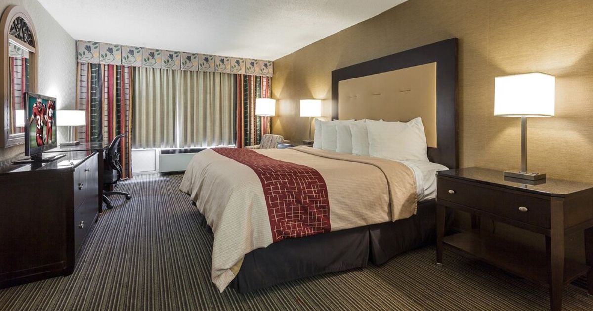 Red Roof Inn & Suites Dekalb £55. DeKalb Hotel Deals & Reviews - KAYAK