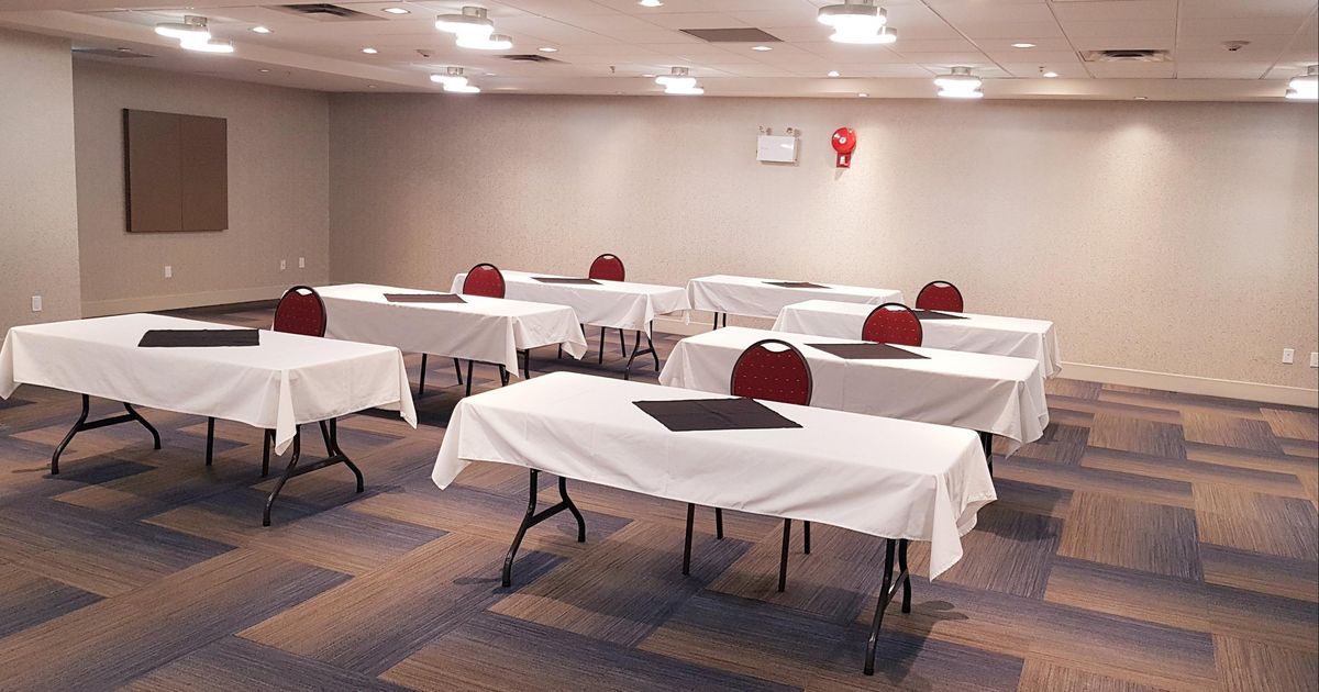 Holiday Inn Express & Suites Surrey $177. Surrey Hotel Deals & Reviews ...