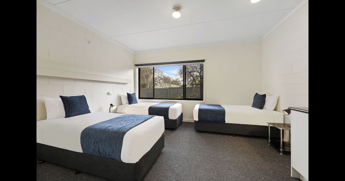 Hamilton Lakeside Motel in Hamilton, Australia from $85: Deals, Reviews ...