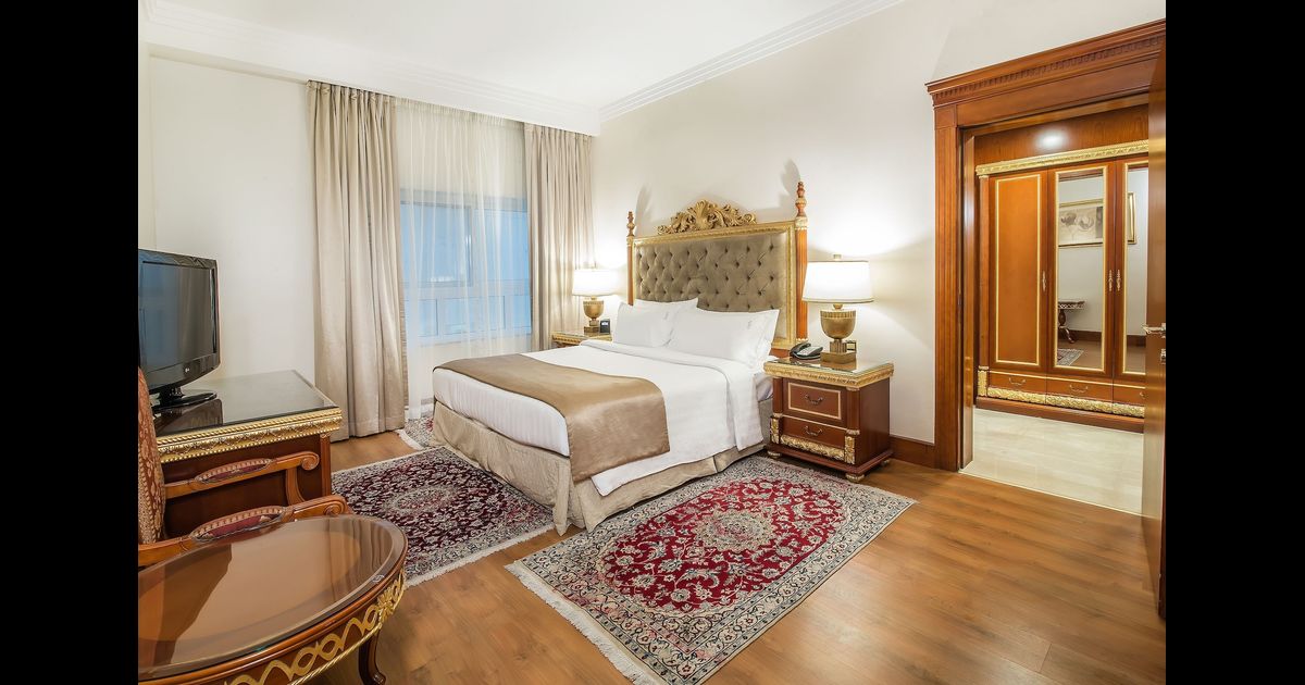 Sunday Hotel Holiday international Dubai in Dubai, the United Arab ...