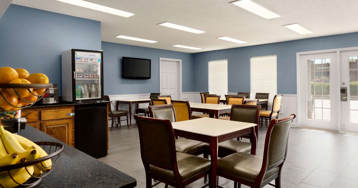 Baymont Inn and Suites Warner Robins, GA £49. Warner Robins Hotel Deals ...