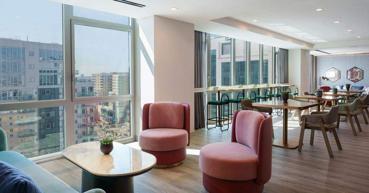 Renaissance New York Flushing Hotel at Tangram ₹ 3,802. Queens Hotel ...