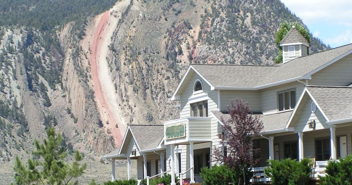 Yellowstone Basin Inn from $280. Aldridge Hotel Deals & Reviews - KAYAK