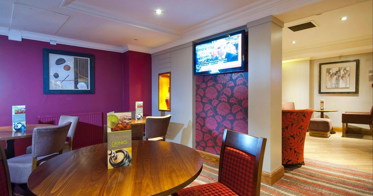 Premier Inn Glasgow Airport, Paisley | HotelsCombined