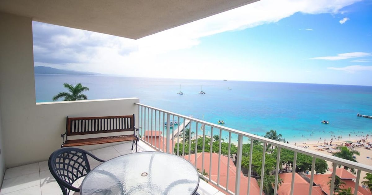 Irie Beach Studio C$ 185 (C̶$̶ ̶2̶7̶5̶). Montego Bay Hotel Deals ...