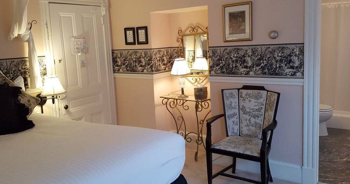 Cleveland House Inn £98. Newport Hotel Deals & Reviews - KAYAK