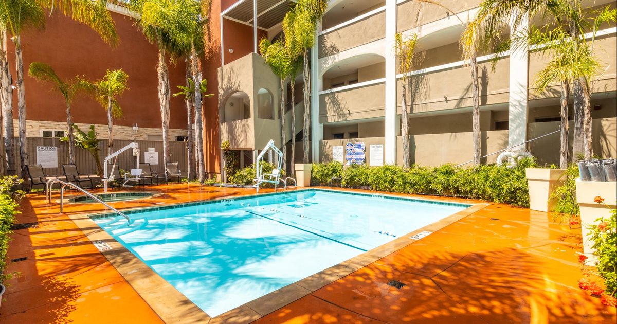 Holiday Inn Express Anaheim West By IHG from $94. Anaheim Hotel Deals ...