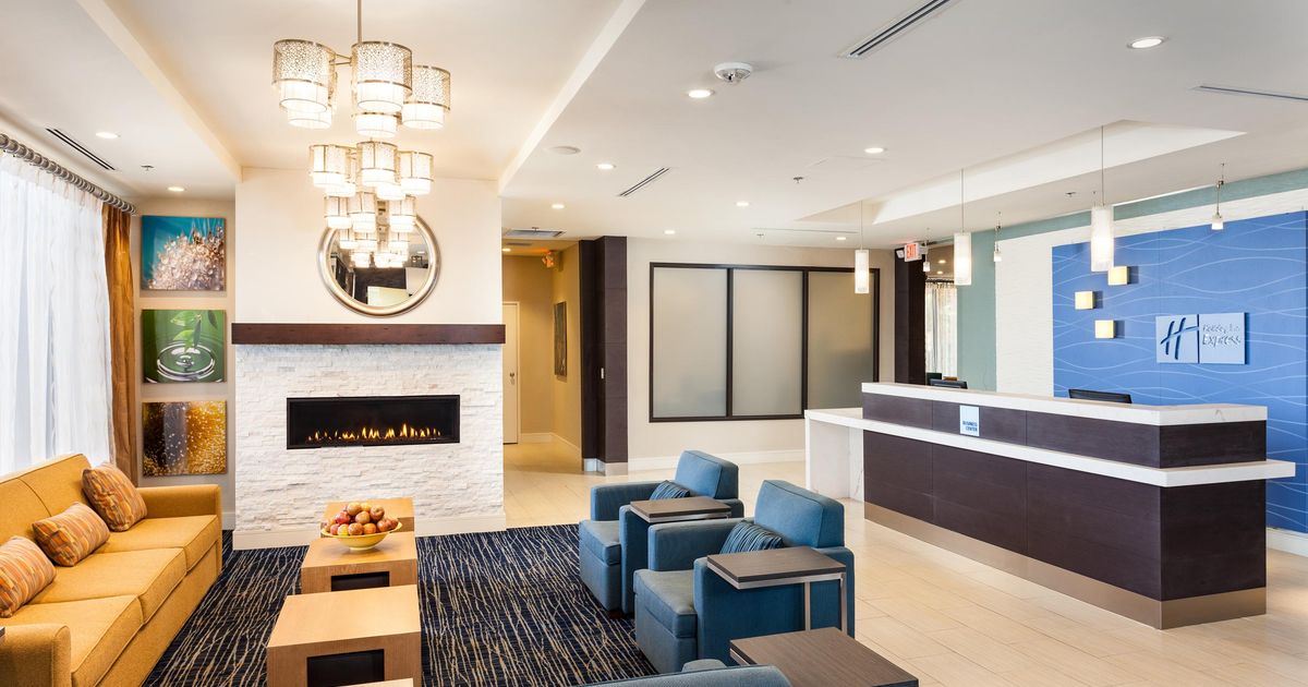 Holiday Inn Express At Monterey Bay ₹ 6,330. Seaside Hotel Deals ...