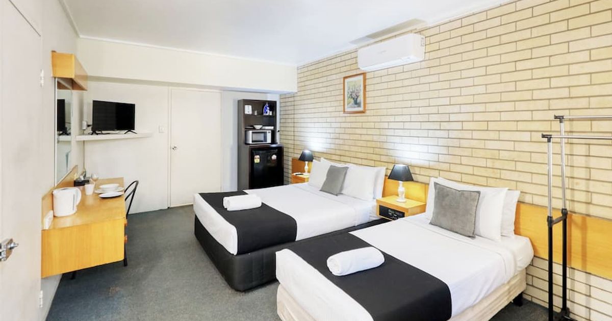 Tropical Gateway Motor Inn from $61. Rockhampton Hotel Deals & Reviews ...