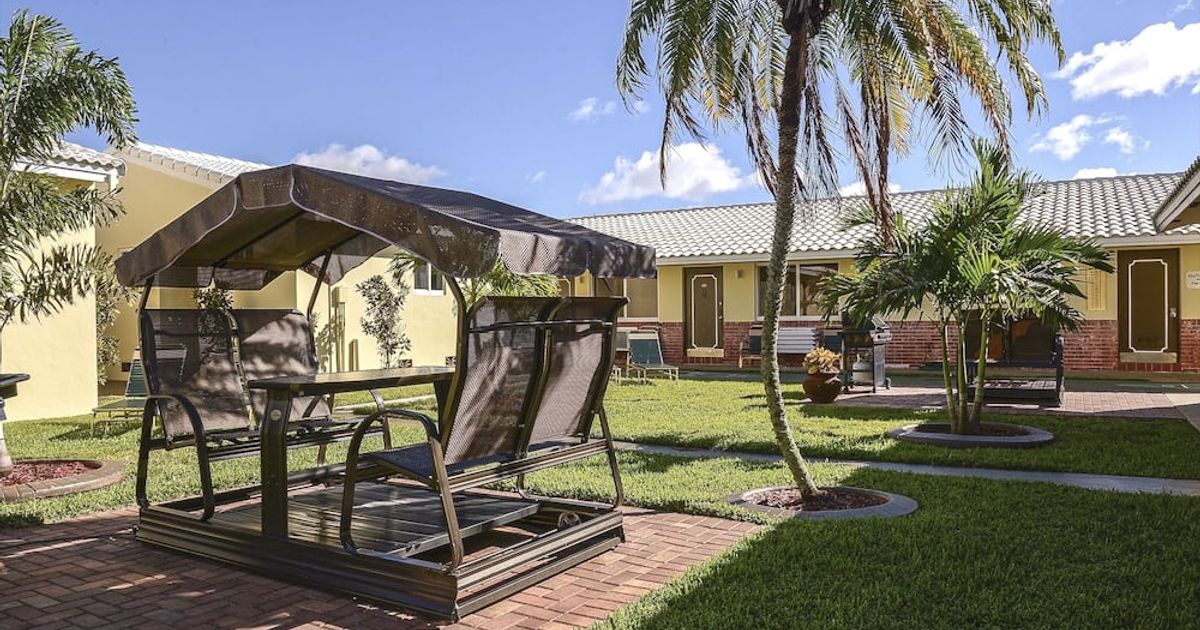 Shell Motel Hollywood from $104. Hollywood Hotel Deals & Reviews - KAYAK