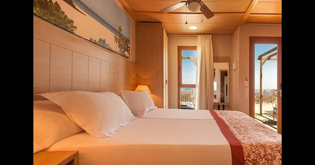 Magic Natura Animal, Waterpark & Polynesian Resort in Benidorm, Spain ...