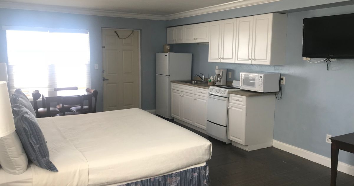 Carousel Inn on the Beach . Fort Myers Beach Hotel Deals & Reviews - KAYAK