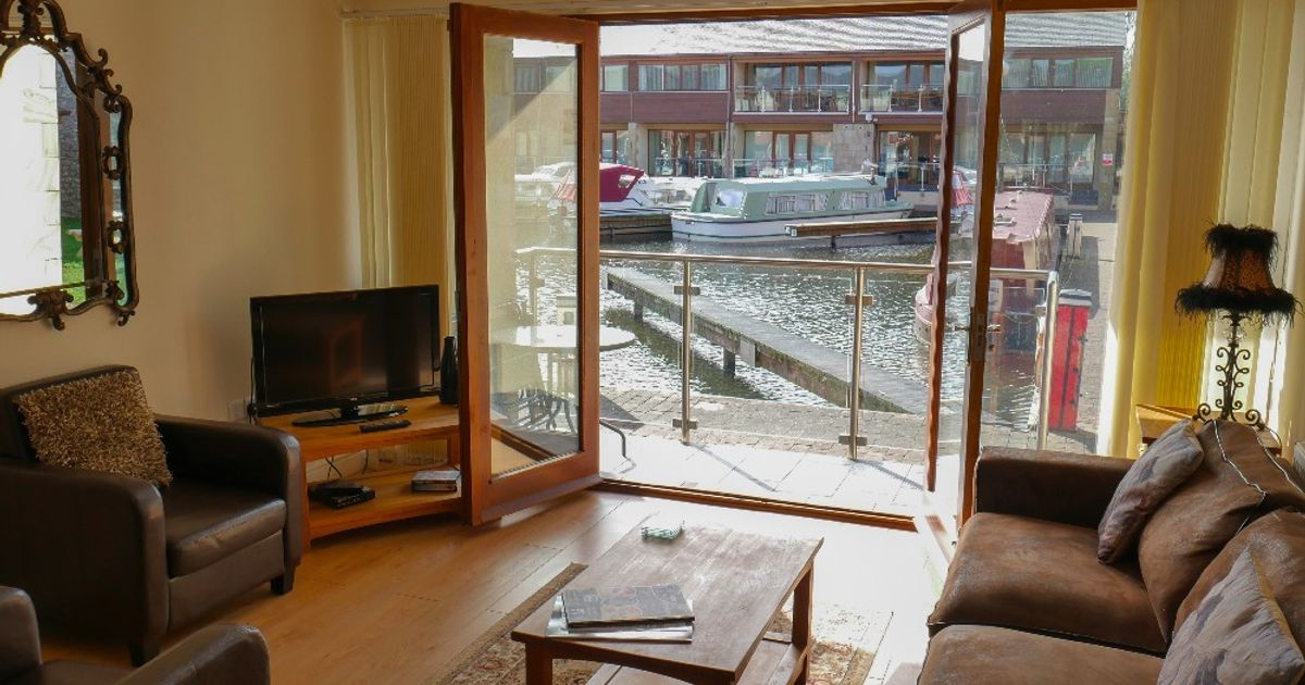 Tewitfield Marina from $115. Carnforth Hotel Deals & Reviews - KAYAK